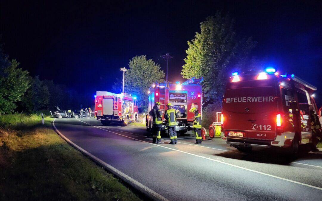 Hilfeleistung – auslaufende Betriebsstoffe nach Verkehrsunfall | Feuerwehr Gehrden